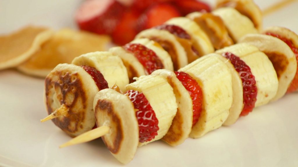 Pinchos de Pancakes con Fruta - HV Emocionalmente Saludable
